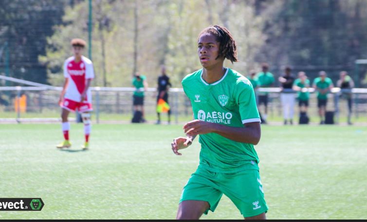 Le Camerounais Mathis Amougou signe son premier contrat pro