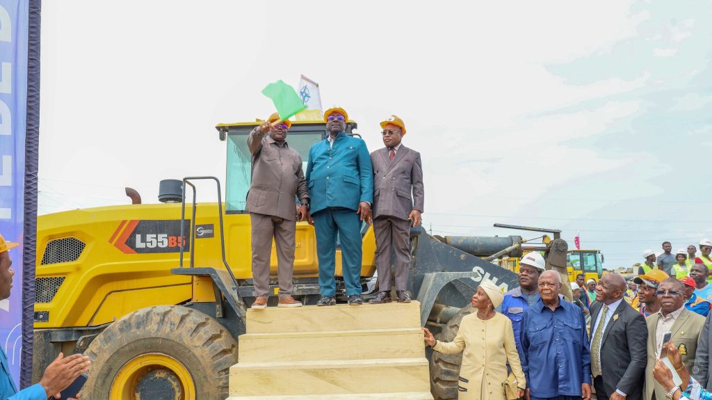 Cameroun : la Communauté urbaine de Douala lance les travaux d’une voie ...