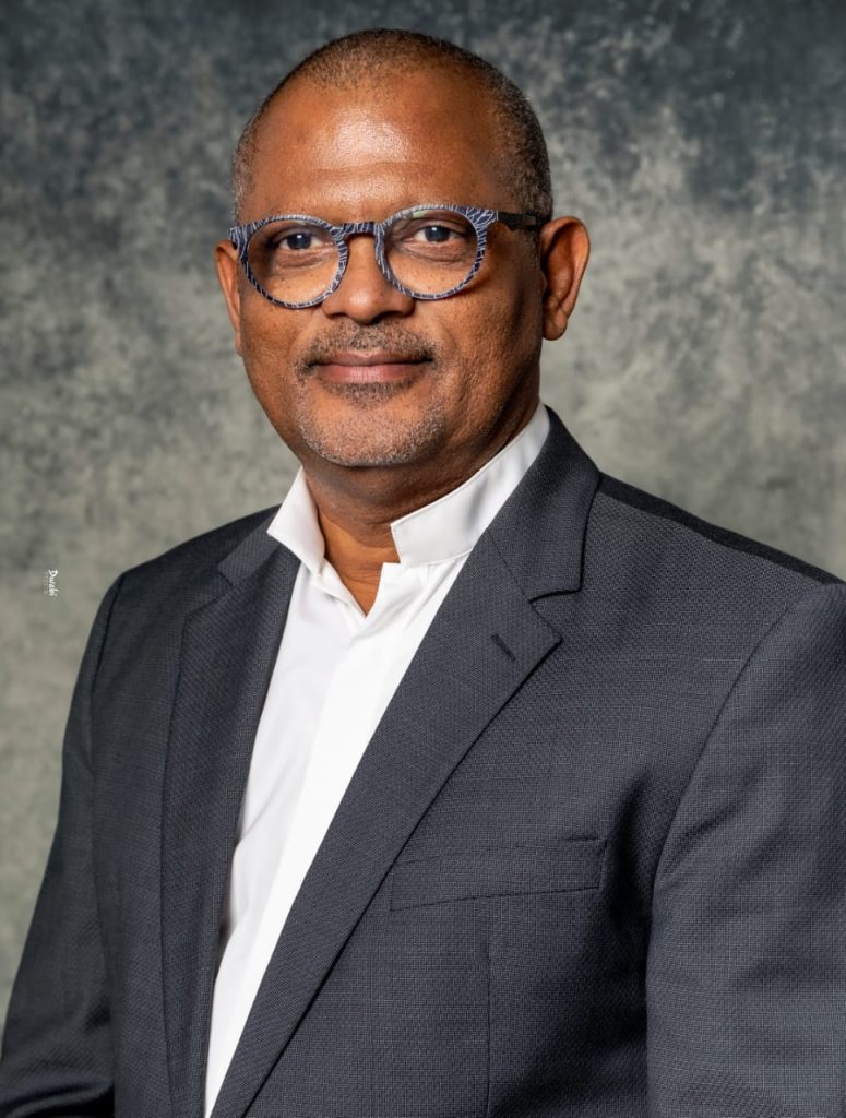 Gabon : Alain-Claude Kouakoua remplace Henri-Claude à la tête du ...